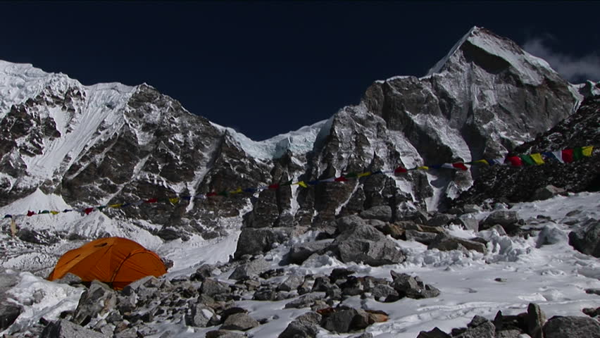 Climber Enters Tent At Basecamp Vídeo stock 4883933 - Shutterstock